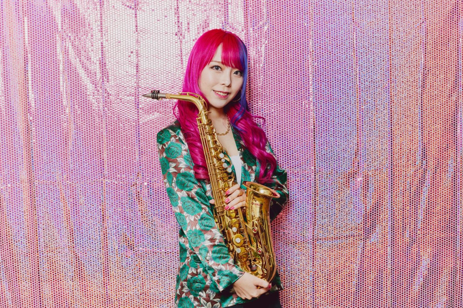 YouTubeでも大人気のユッコ・ミラー “サックスを手にしたら無敵”と語る、前向きでパワフルな彼女の魅力に迫る | Happy Jam（ハッピージャム）