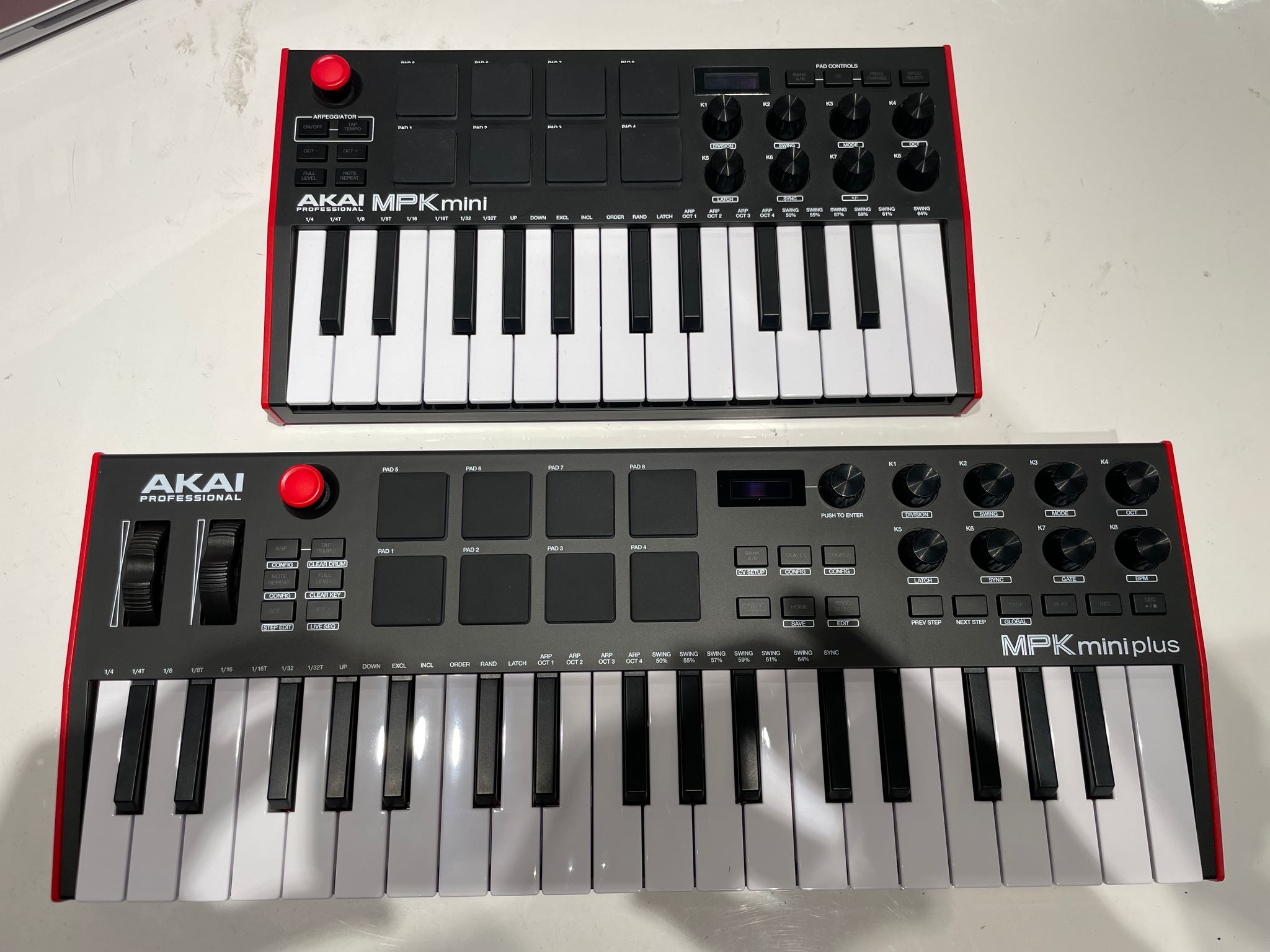 AKAI MPK mini Plus登場！MIDI/CV/GATE/CLOCK等豊富な接続端子を装備した37鍵仕様のUSB-MIDIキーボード ...