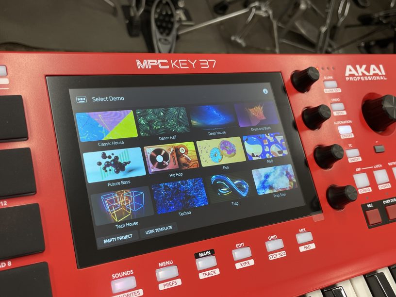 AKAI MPC KEY 37登場！MPCの革新的ワークフローを取り入れた音楽制作用スタンドアロン・シンセサイザー・キーボード｜島村楽器 ...