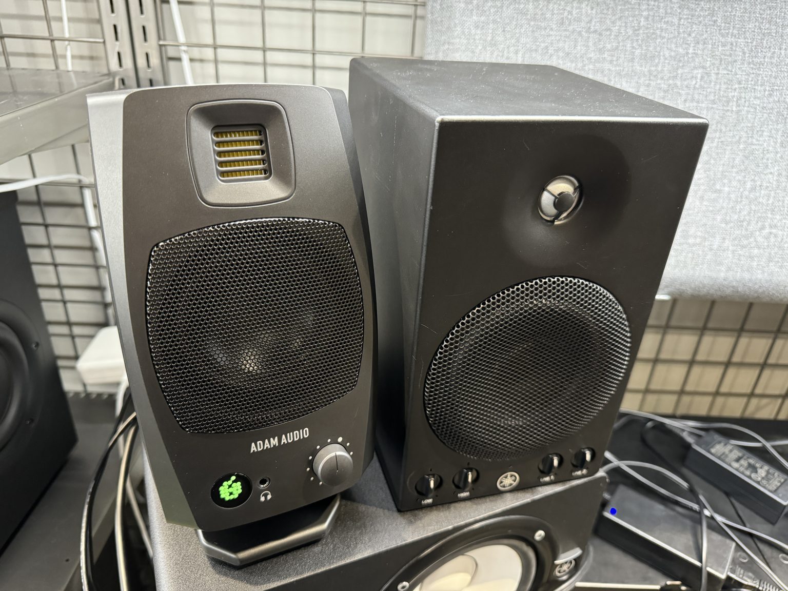 【実機レビュー】ADAM Audio D3V 登場！同社のサウンドを実現する最小のモニタースピーカー！｜島村楽器 名古屋パルコ店