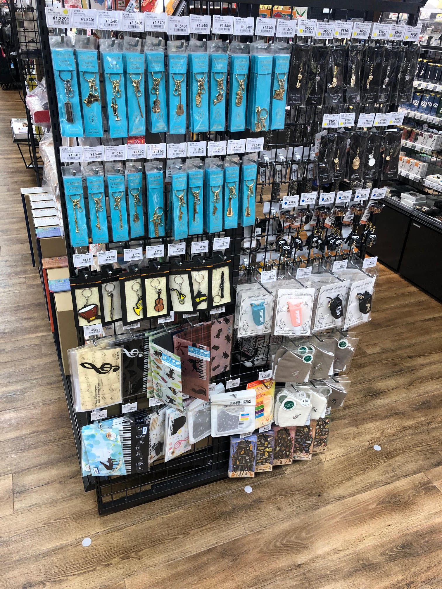【Tax free shop】If you want to buy a musical instrument in Japan, come ...